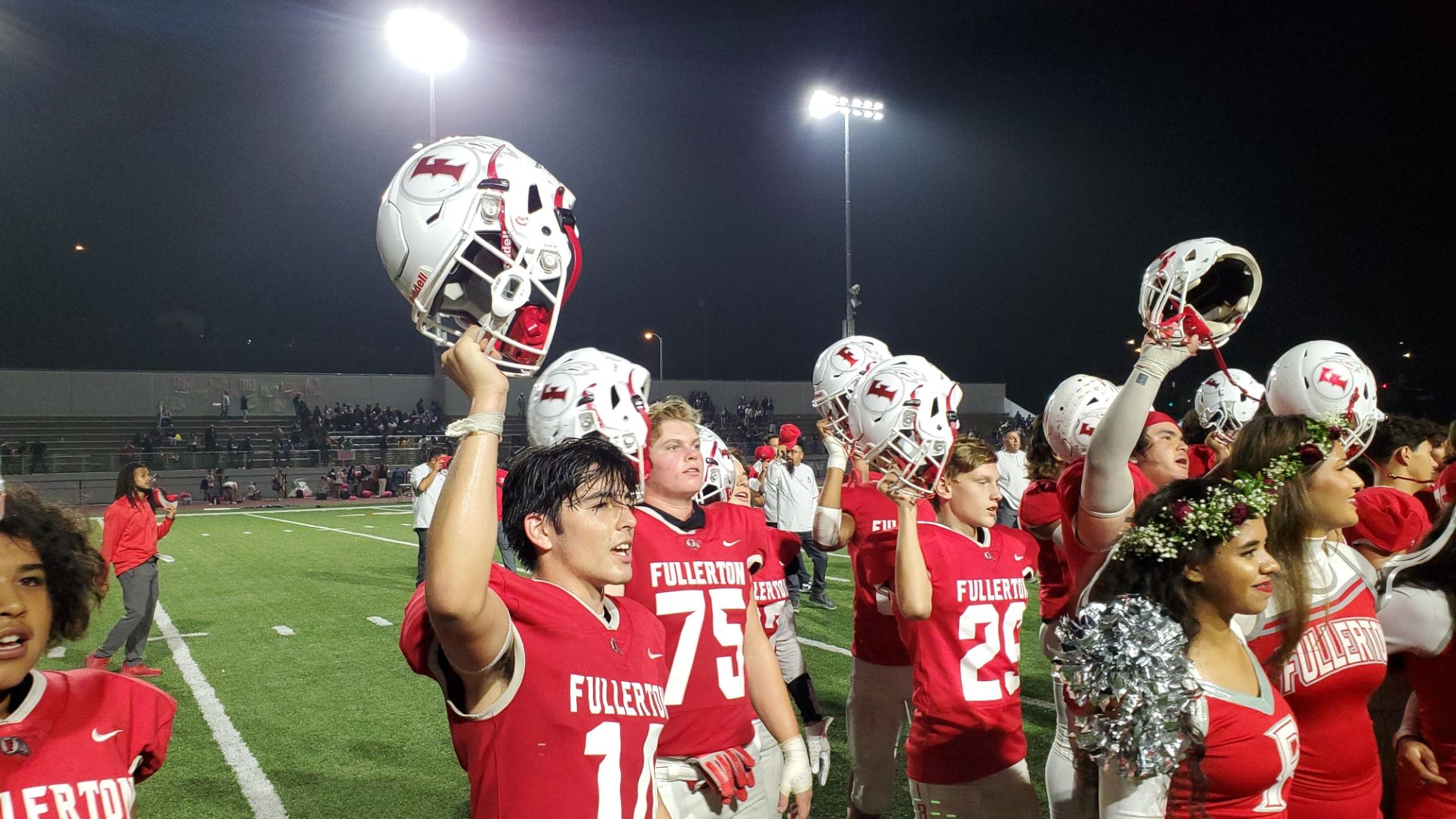 QUICK-OUT: Fullerton holds on for 20-16 Freeway League win over Sonora