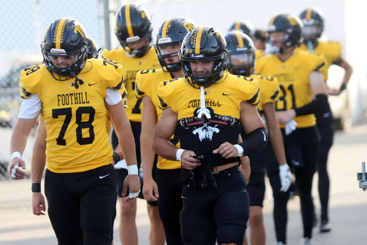 PRE-GAME PHOTOS: Foothill and Troy players prepared for Friday’s match-up